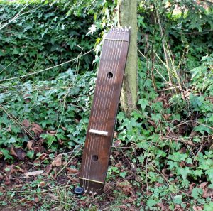 Halbröhren Monochordzither – Axel Gladrow
